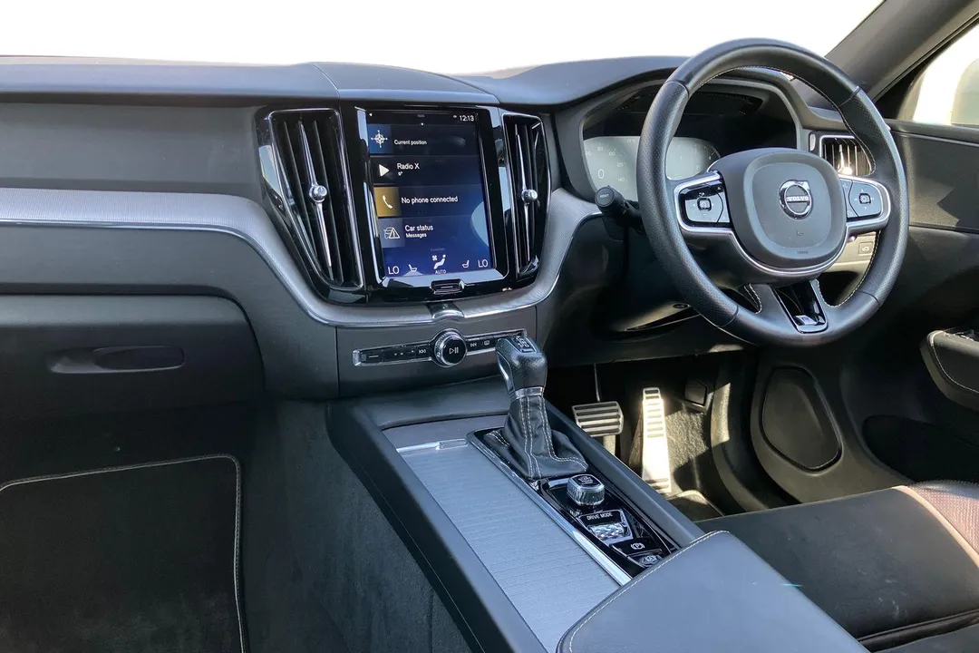 NV19HTZ Volvo Xc60 2.0 D4 R DESIGN 5dr AWD Geartronic in stock