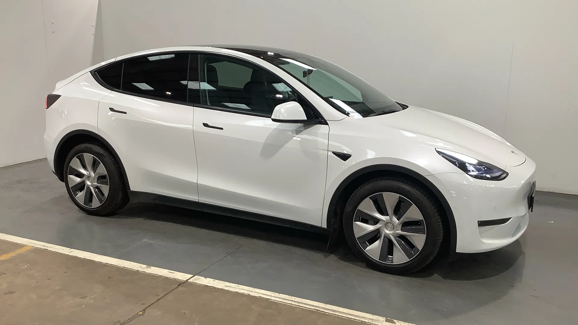 TESLA MODEL Y Long Range AWD Auto