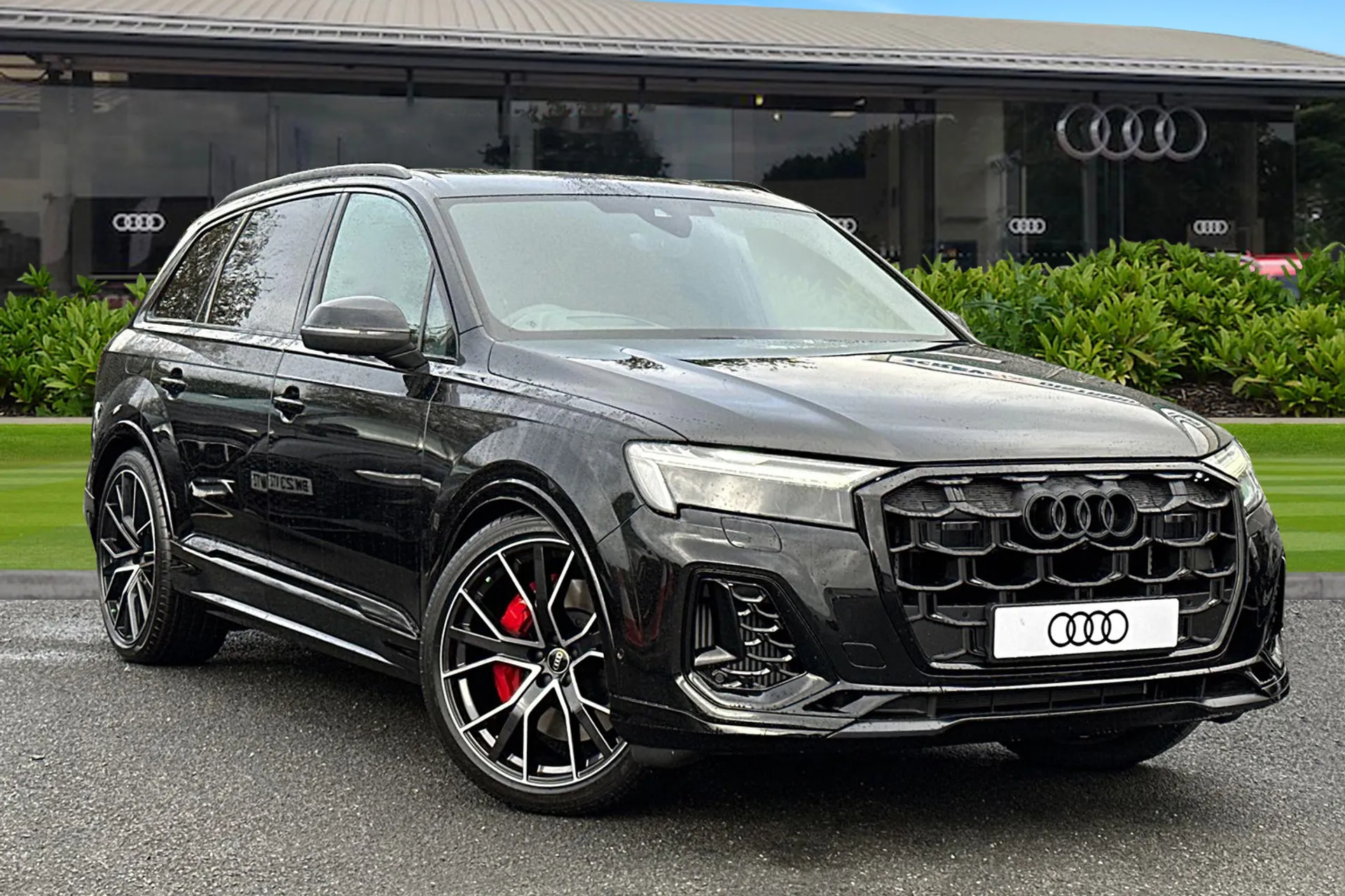 BG74ZFN Audi SQ7 SUV Black Edition TFSI 507 PS tiptronic in stock at Stafford Audi