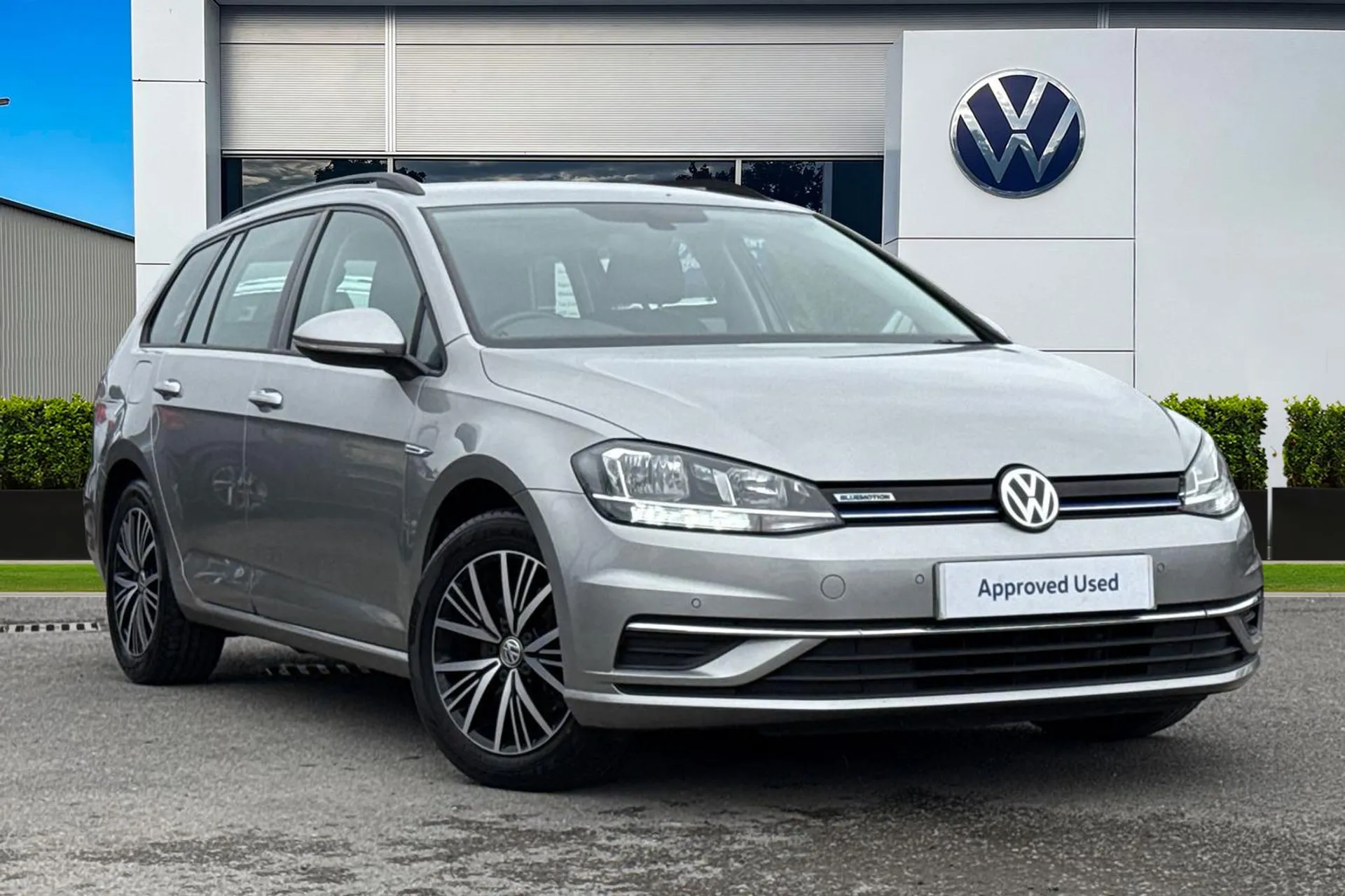 DG68NSU Volkswagen Golf 1.5 TSI SE Nav EVO 130 DSG Estate in stock at ...