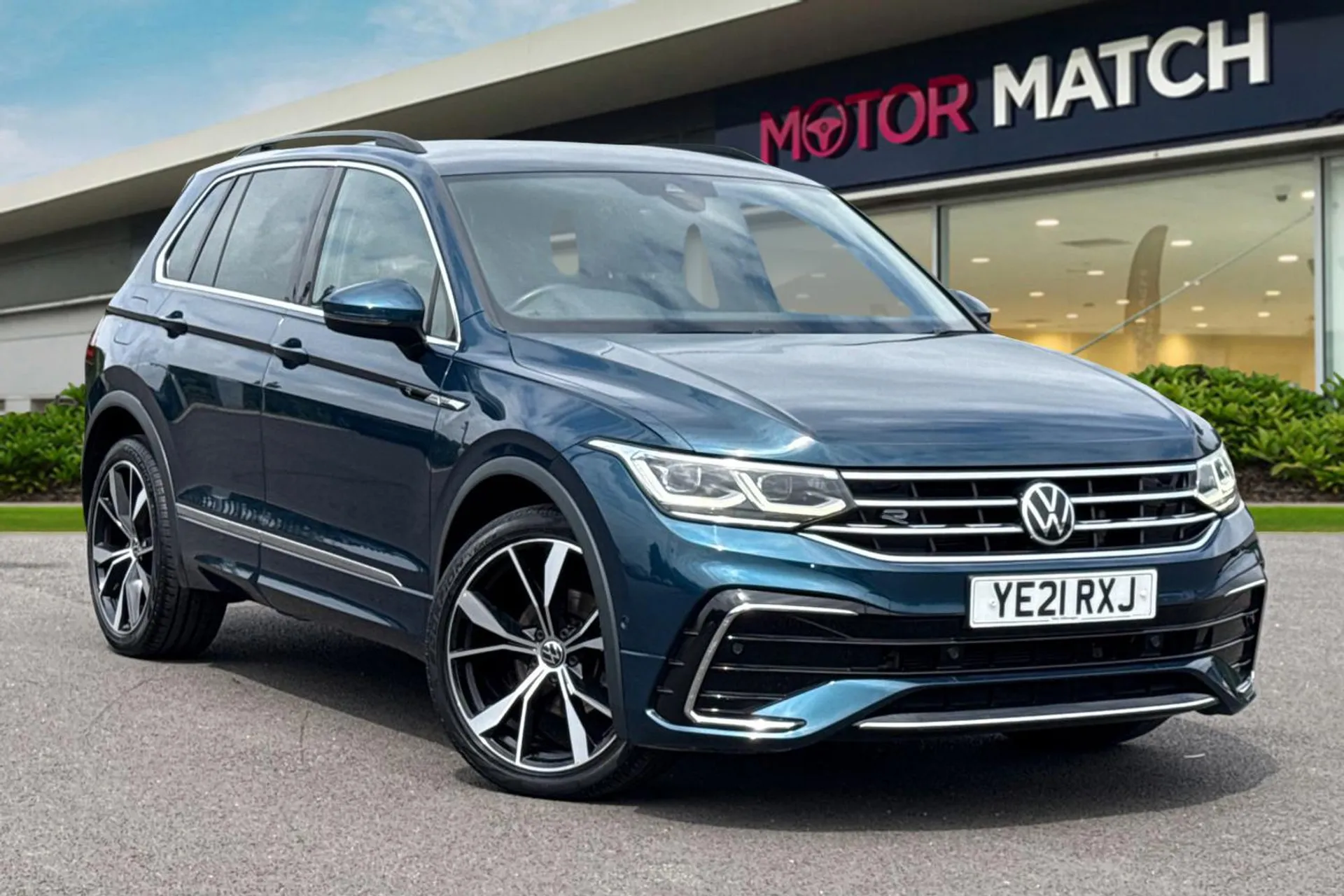 YE21RXJ Volkswagen Tiguan 2.0 TDI R-Line DSG 4Motion Euro 6 (s/s) 5dr ...
