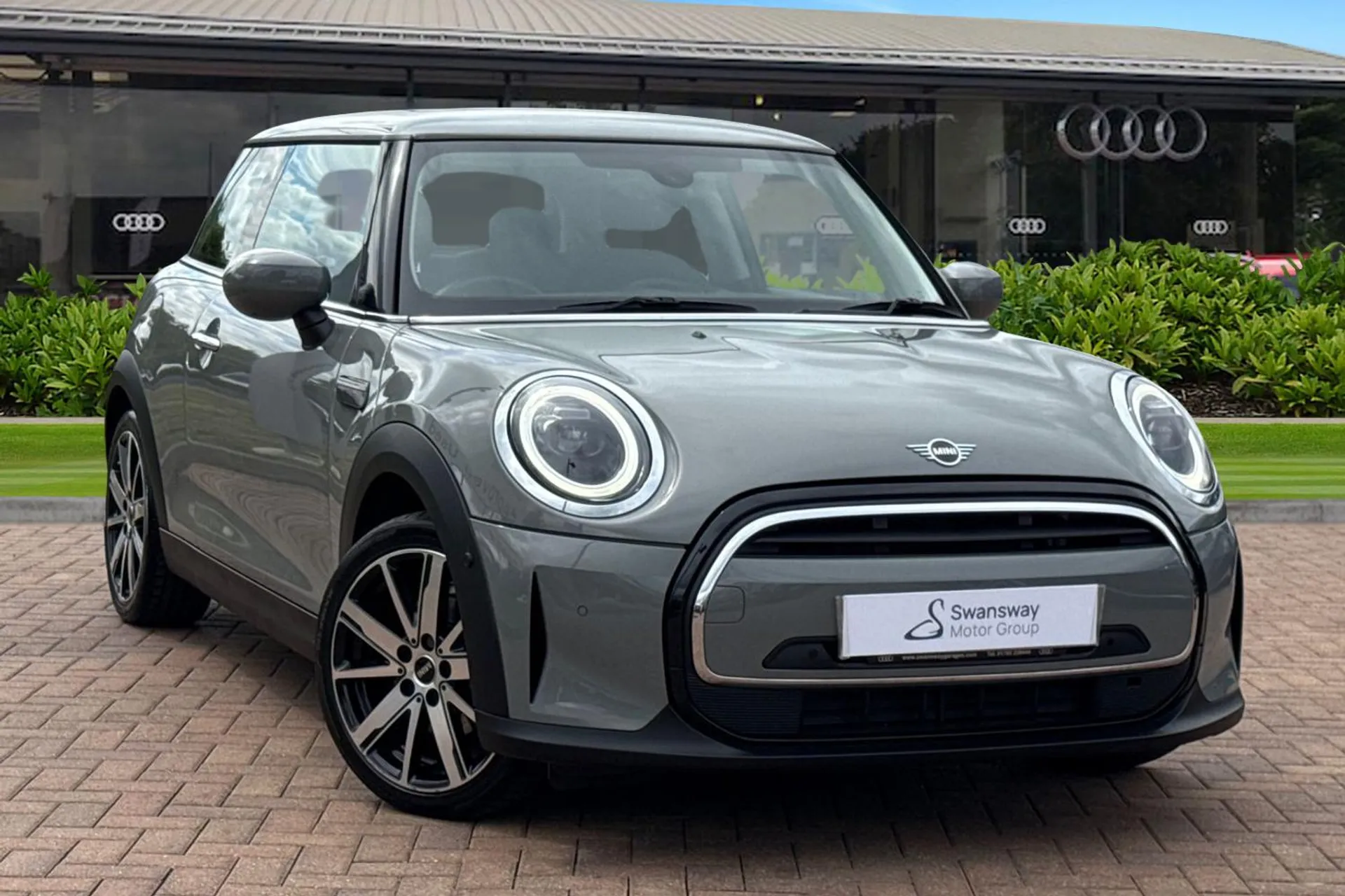 DP22SUU Mini Hatch 1.5 Cooper Classic Euro 6 (s/s) 3dr in stock at ...
