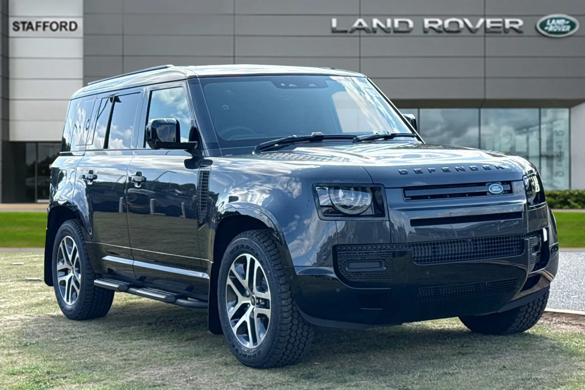 Land Rover Defender 110 3.0 D250 MHEV X-Dynamic SE Auto 4WD Euro 6 (s/s ...