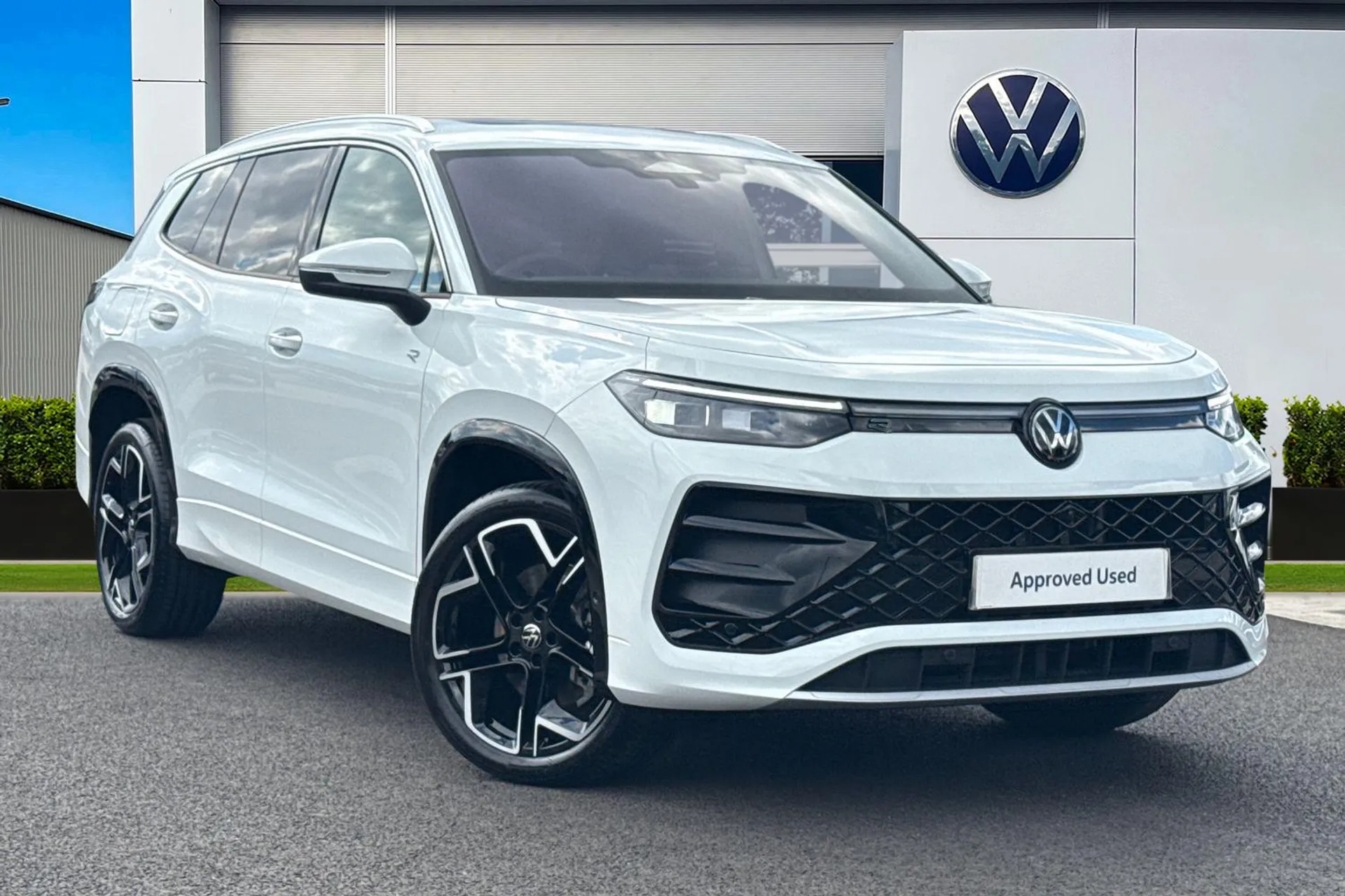 KY25DHM Volkswagen Tayron 1.5 TSI eHybrid R-Line 272 5dr DSG**PAN ROOF ...