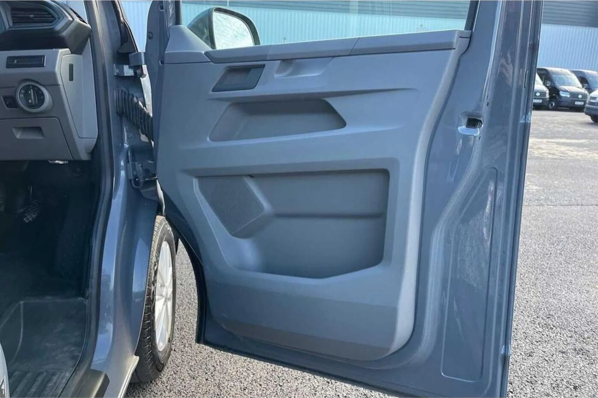 DE24ZKH Volkswagen Transporter 2.0 TDI 110 Highline Van in stock at ...