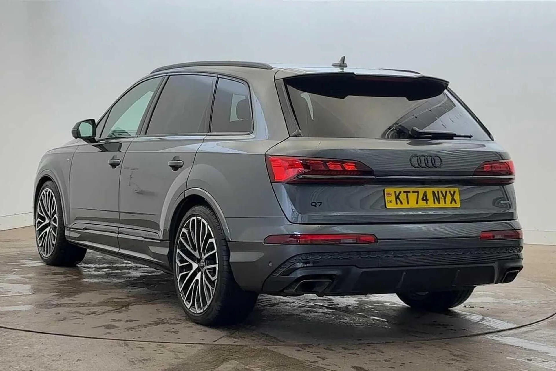 KT74NYX Audi Q7 SUV Vorsprung 50 TDI quattro 286 PS tiptronic in stock at Blackburn Audi