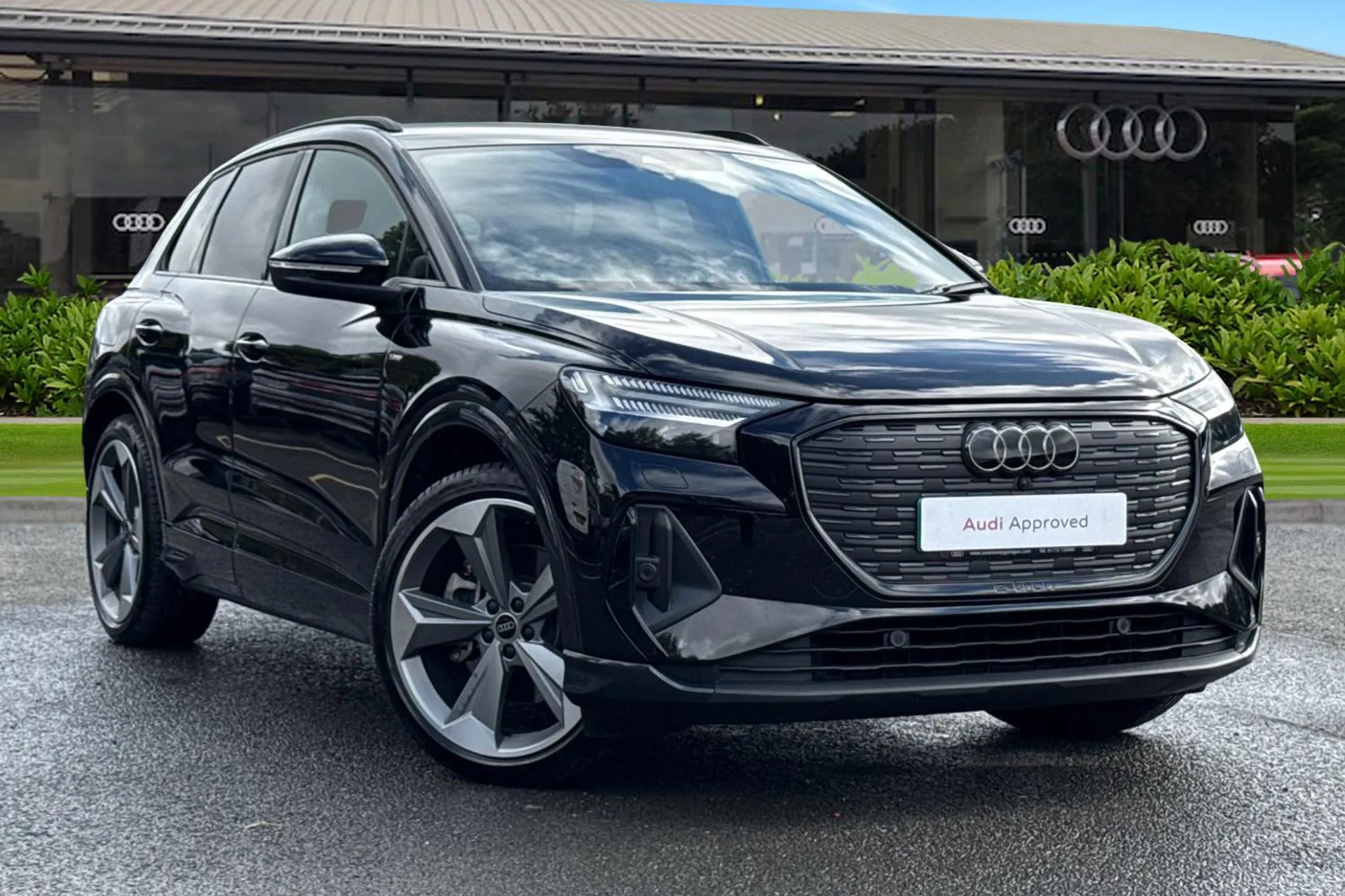 KW74LYX Audi Q4 e-tron Q4 Black Edition 45 e-tron 210,00 kW in stock at ...