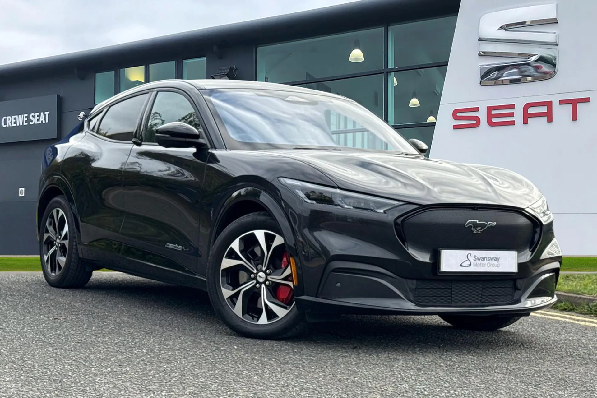 YN72OLG Ford Mustang Mach-E Extended Range 91kWh AWD 5dr in stock at ...