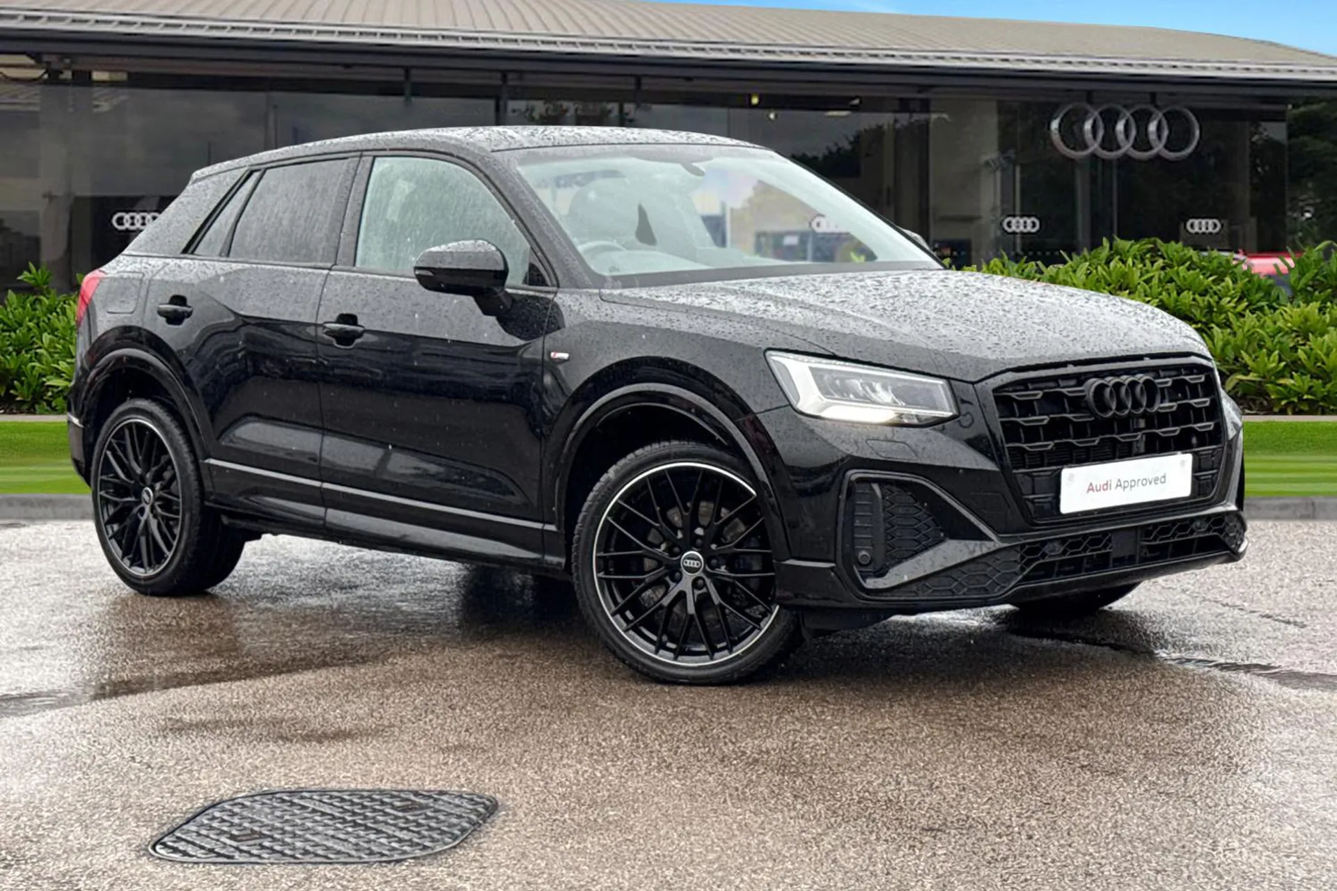 DC22HMJ Audi Q2 Black Edition 35 TFSI 150 PS 6-speed in stock at Crewe Audi
