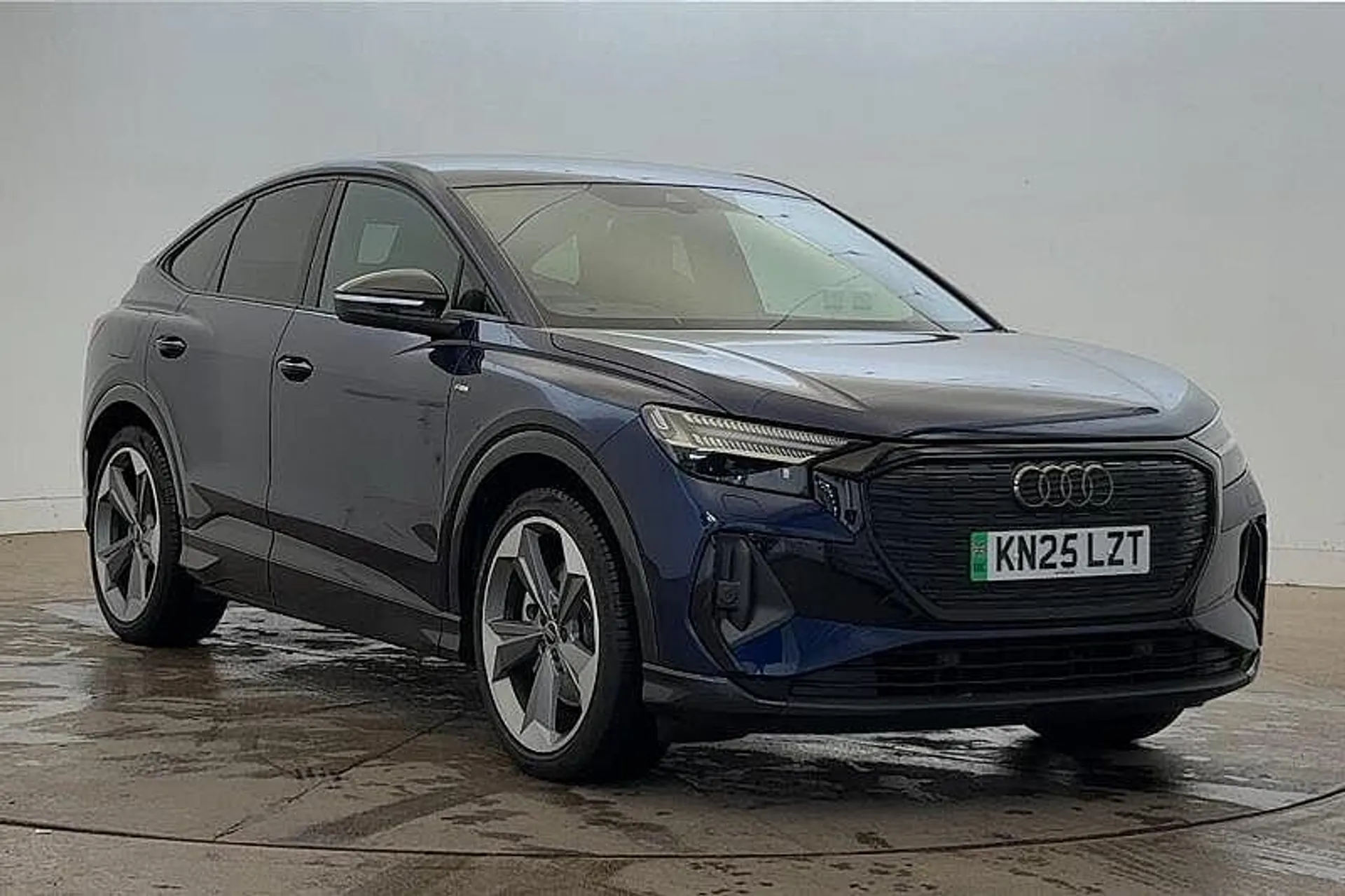 KN25LZT Audi Q4 e-tron Q4 Sportback Black Edition 45 e-tron 210,00 kW ...