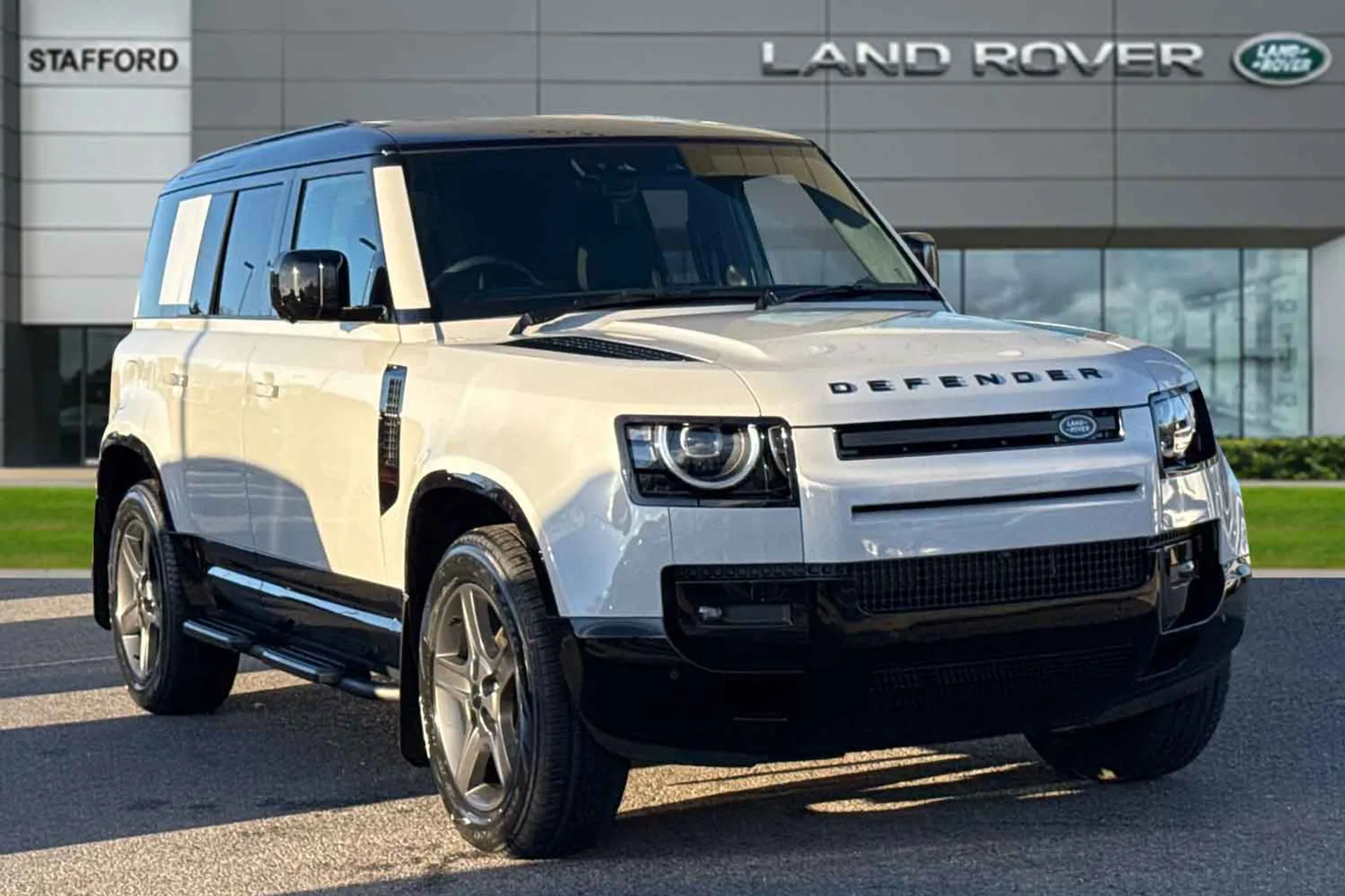 Land Rover Defender 110 3.0 D250 MHEV X-Dynamic SE Auto 4WD Euro 6 (s/s ...