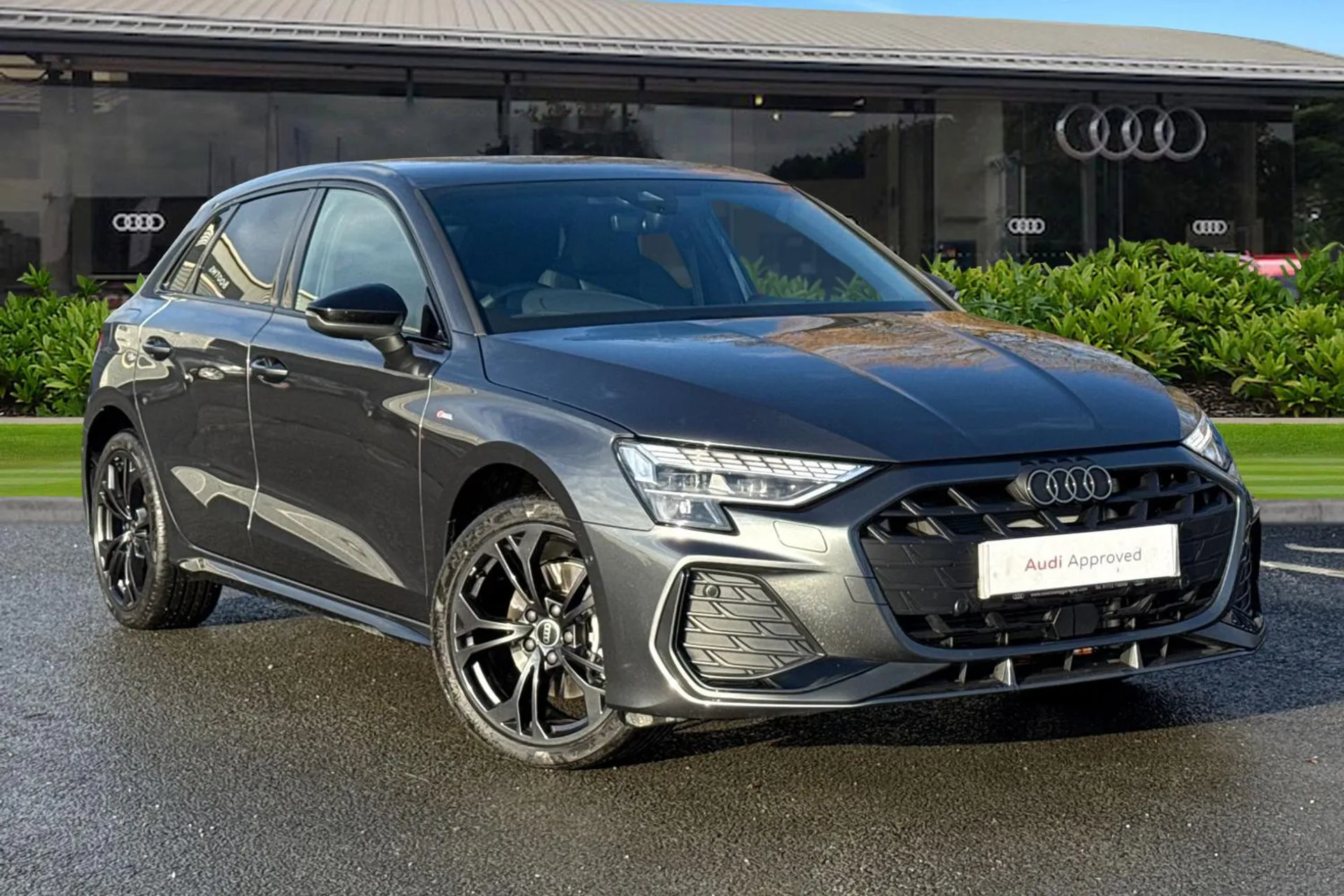 LR75CYG Audi A3 Black Edition 40 TFSI e 204 PS S tronic in stock at ...