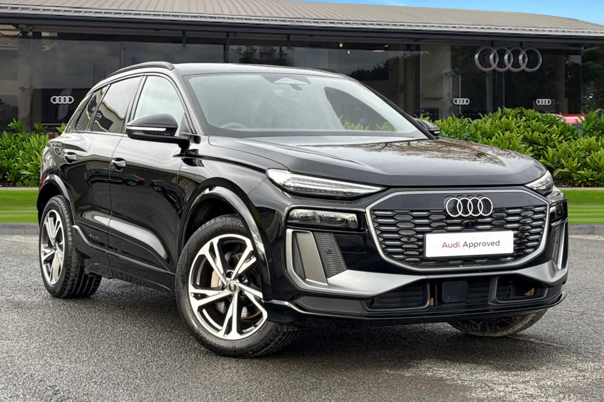 FN25EFE Audi Q6 E-Tron Q6 SUV S line e-tron quattro 285,00 kW in stock ...