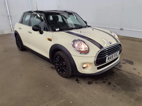 NA18XXC Mini Hatch 1.5 Cooper Euro 6 (s/s) 5dr in stock at Motor Match ...