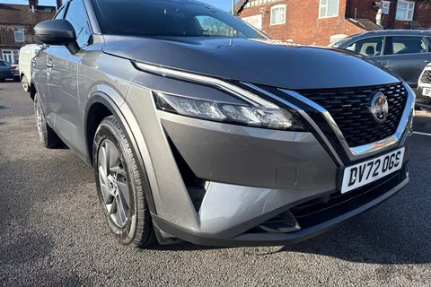 DV72OGS Nissan Qashqai 1.3 DiG-T MH Acenta Premium 5dr in stock at BYD ...