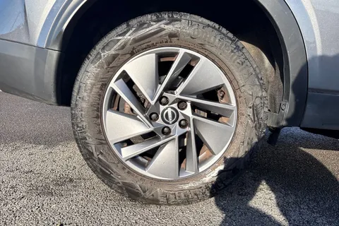 DV72OGS Nissan Qashqai 1.3 DiG-T MH Acenta Premium 5dr in stock at BYD ...