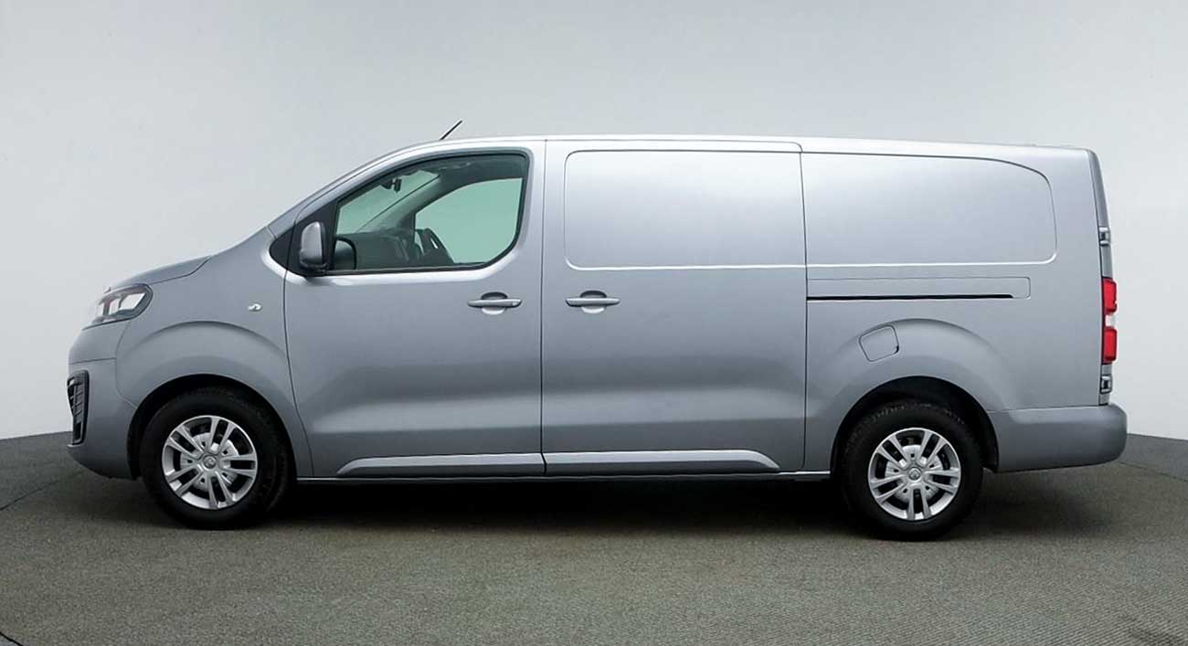 Ford Transit Custom vs Vauxhall Vivaro - Which is Best?